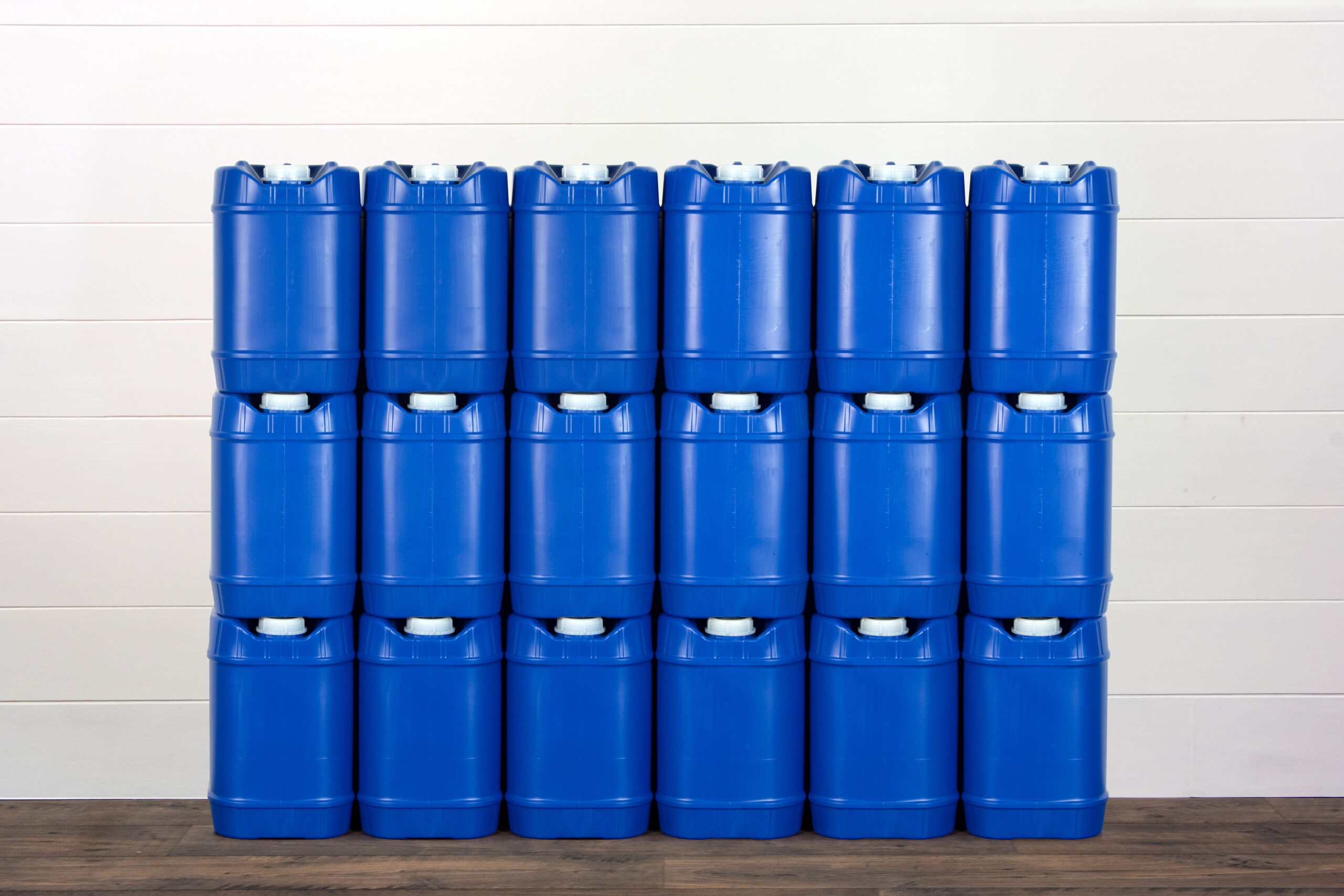 5 Gallon Stackable Blue Water Tank ‐ w/spigot – preppersfoodsource.com